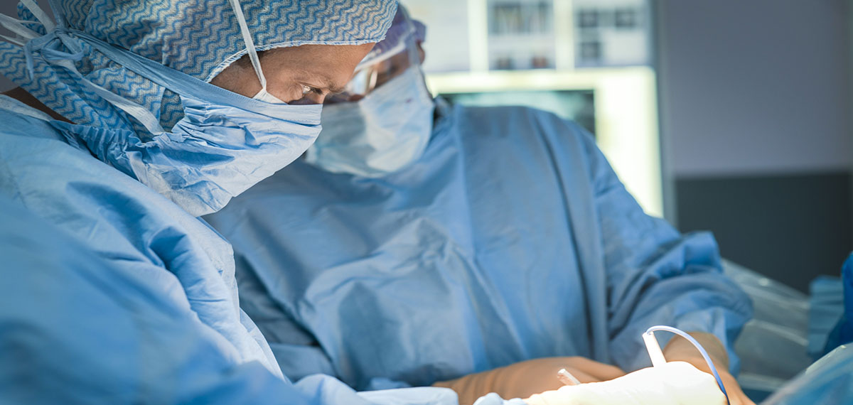 Shoulder Surgery - Doctor Matthieu Meyer